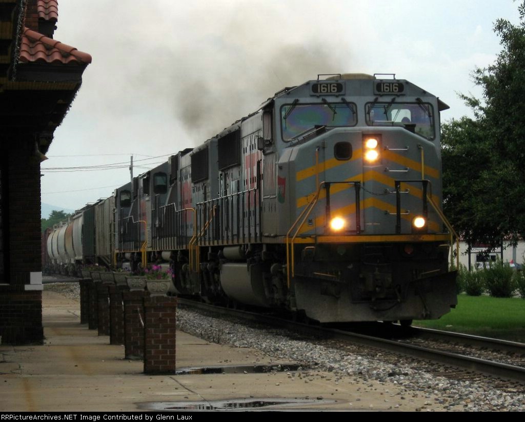 TFM 1616 with a manifest highballin south